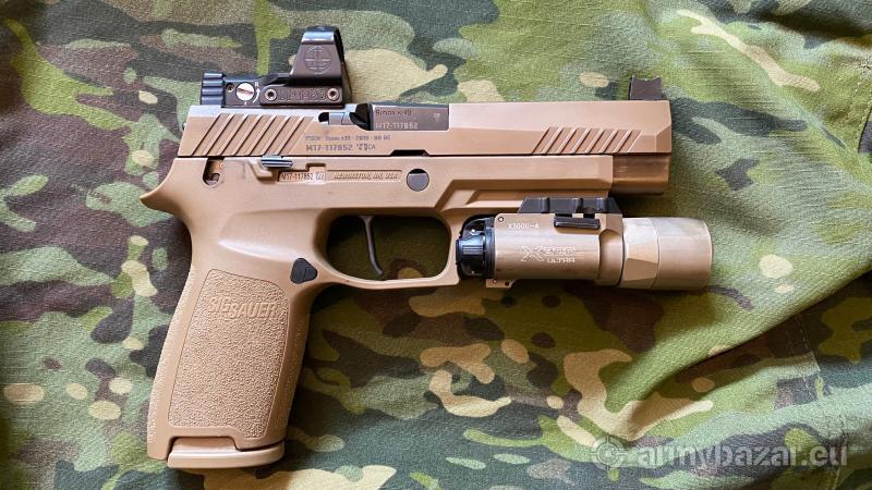 SIG M17 - Leupold Delta Point Pro, Surefire X300U